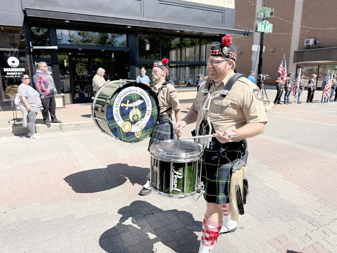 Star-spangled salute: Thousands gather at Altoona Memorial Day parade ...
